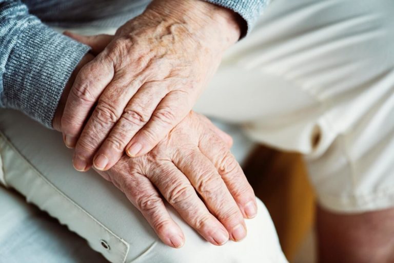 A Senior’s Guide to Arthritis: Tips For Pain Relief - Call4SeniorSavings